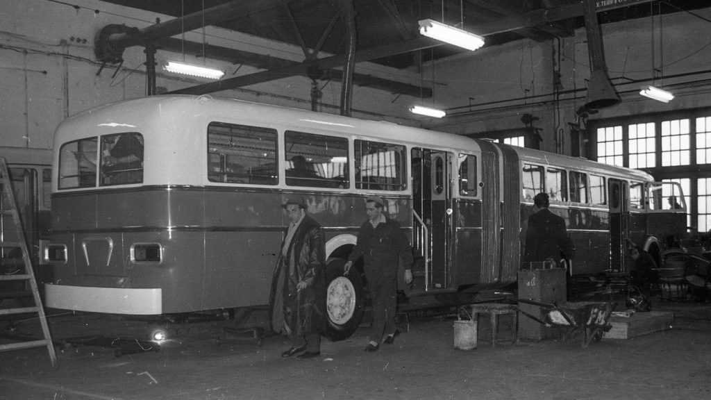 Před 60 lety vyjel první kloubový Ikarus | Československý Dopravák