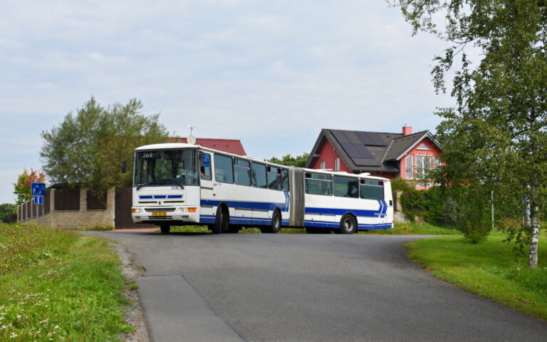 Situaci v Praze zachraňují historické autobusy Karosa | Československý ...