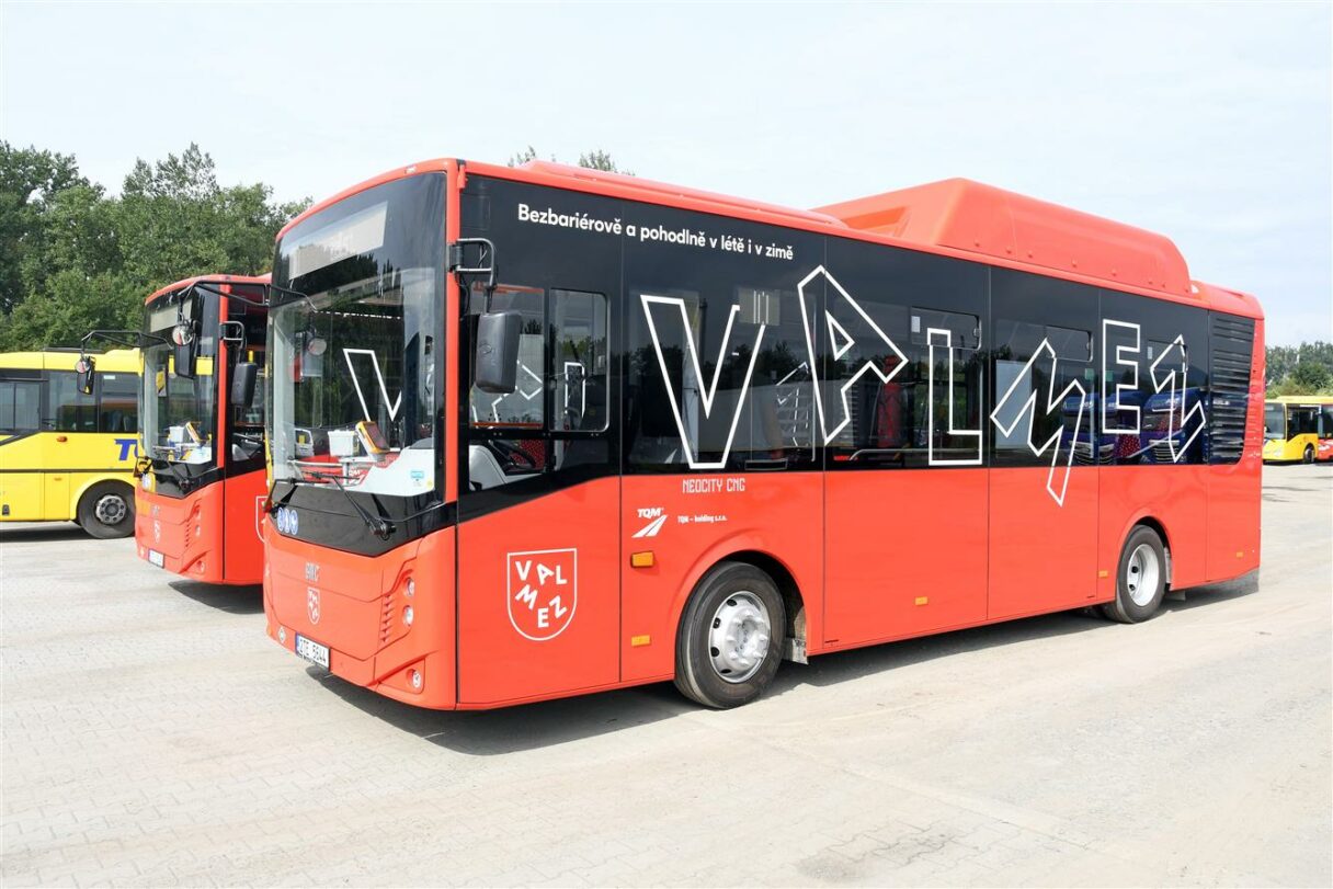 První plynové autobusy BMC vyjely ve Valašském Meziříčí ...