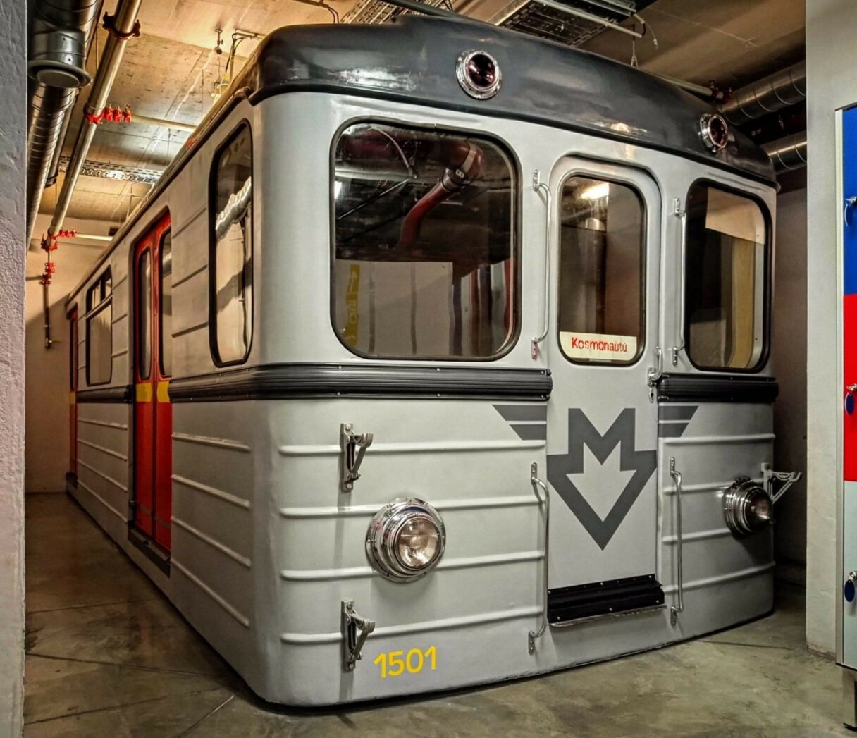 „Ostravské metro“ 81-71 skončilo v pražském Království železnic ...