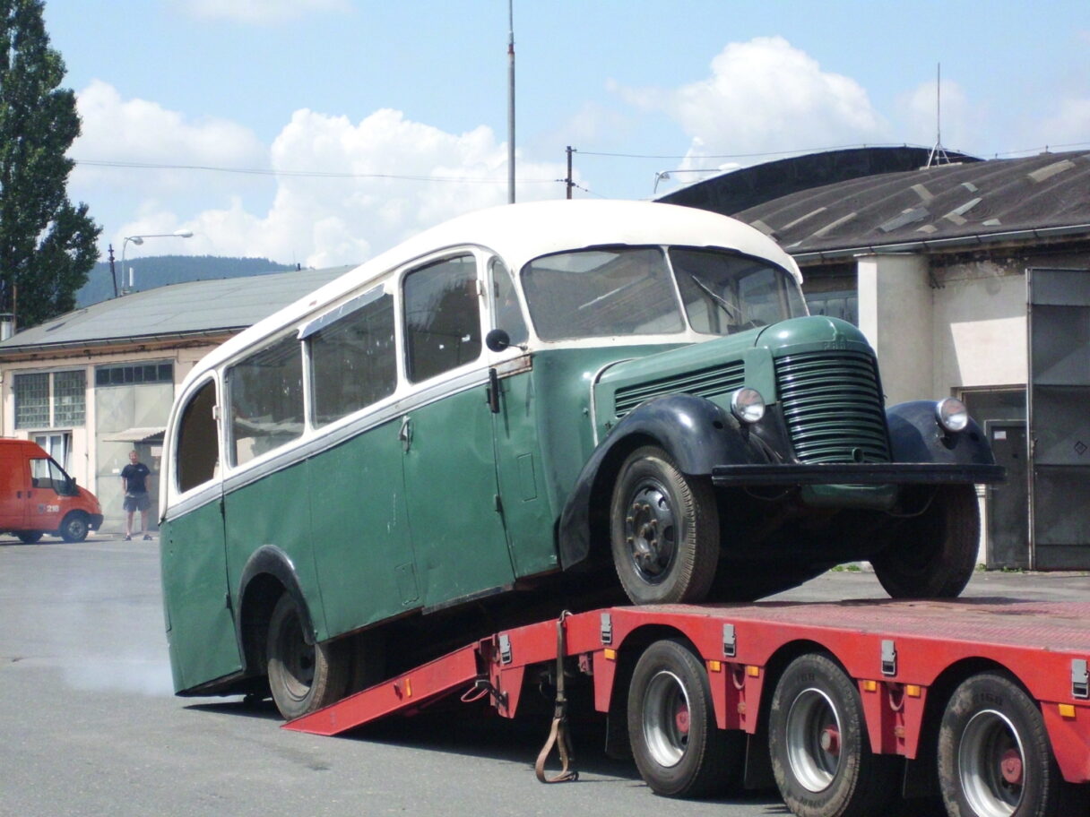 Dvoudveřová Praga RND ve sbírkách libereckého Boveraclubu ...