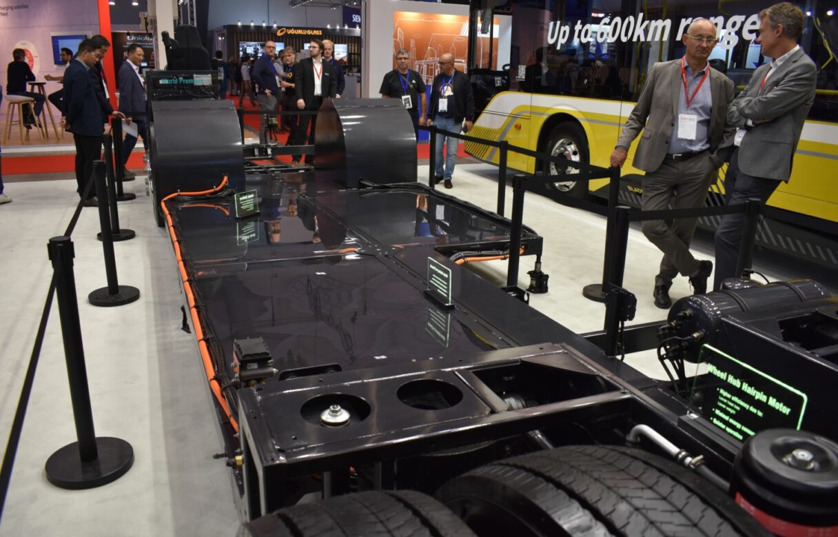 Baterie do podvozku. Nová platforma elektrobusů BYD – model B12 ...