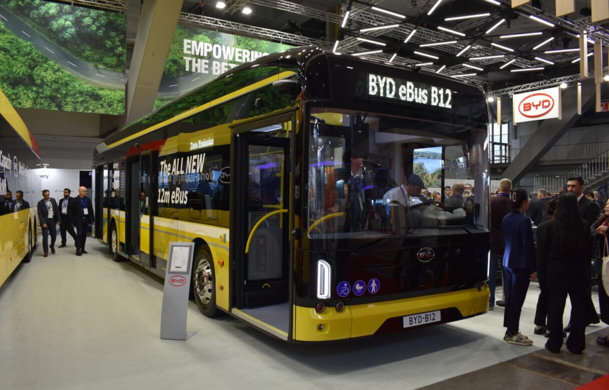 Baterie do podvozku. Nová platforma elektrobusů BYD – model B12 ...