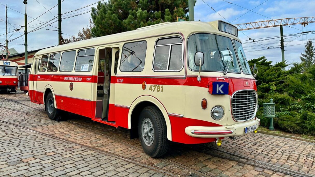 Praha nasadí poprvé svůj retro autobus Škoda 706 RTO | Československý ...